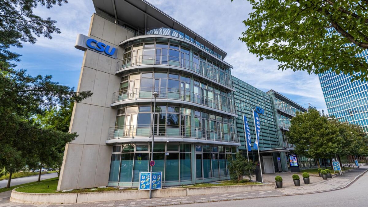 GPS-Tracker deckt auf: CSU klaut Plakate anderer Partei vor ihrer ...