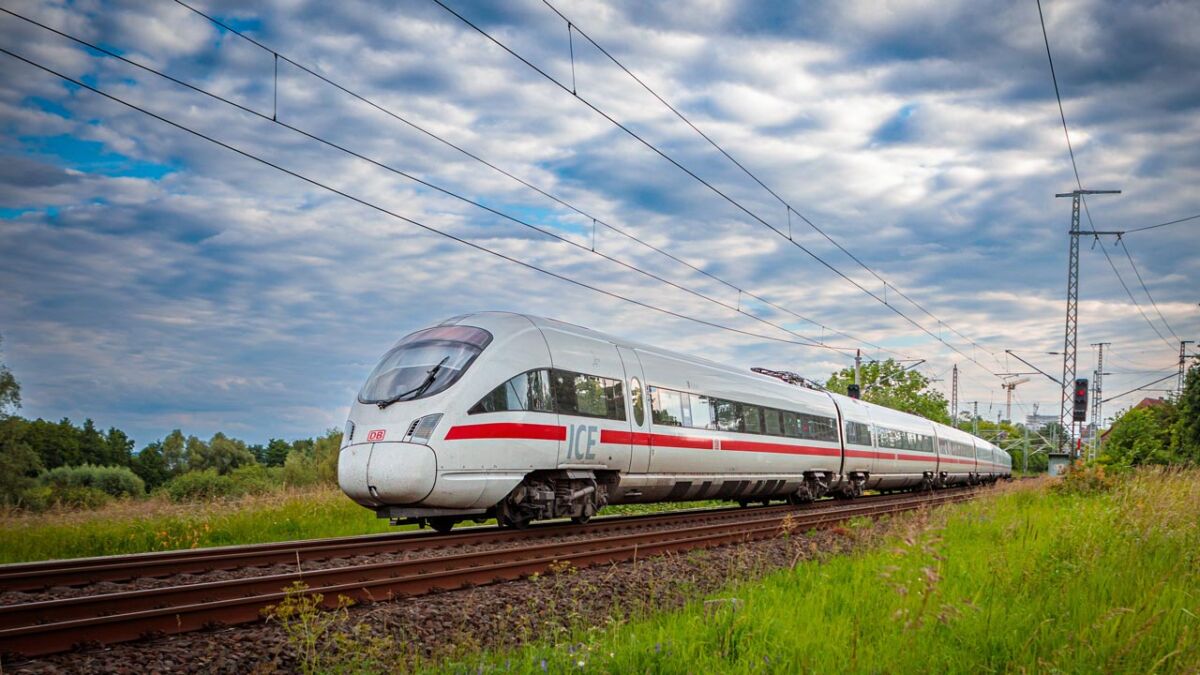 44-Stunden-Ticket: Unbegrenzte ICE-Fahrten für 44 Euro im Juli | 95.5 ...
