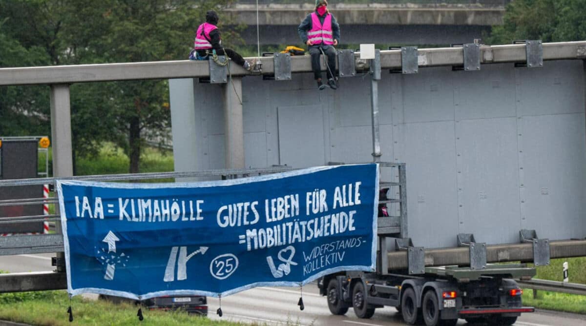 Klima-Protest: Autobahn A9 Richtung Fröttmaning wegen Aktivisten ...
